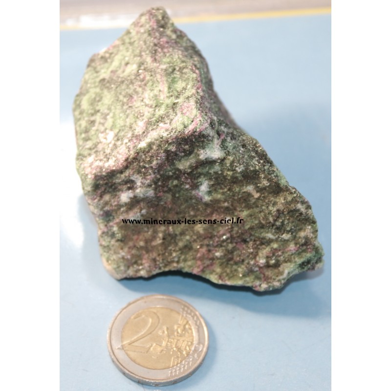 rubis zoïsite pierre brute