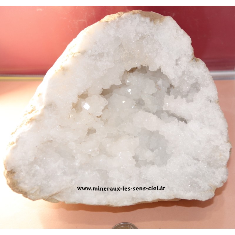 druse de quartz ou cristal de roche brute du maroc